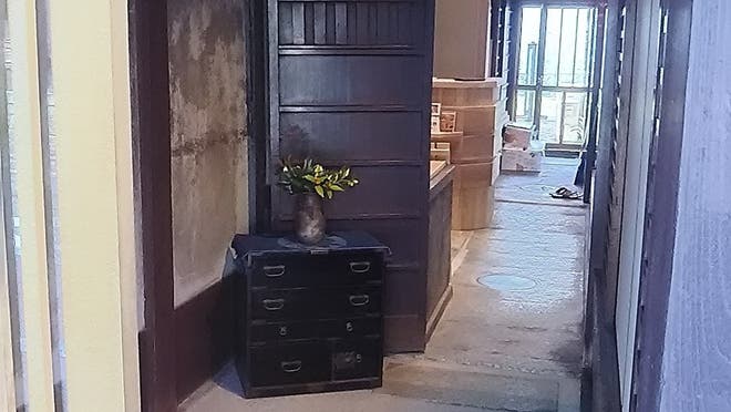 京町家の坪庭が見える可愛い小部屋です!の写真5