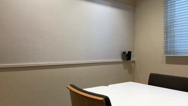 【四ツ谷駅徒歩4分】Wi-Fi・ホワイトボード完備のシンプルな会議室②!の写真4