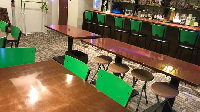 スペース奥にフラットなステージ付き!発表会、誕生日会、パーティー、会議利用などに!の写真4