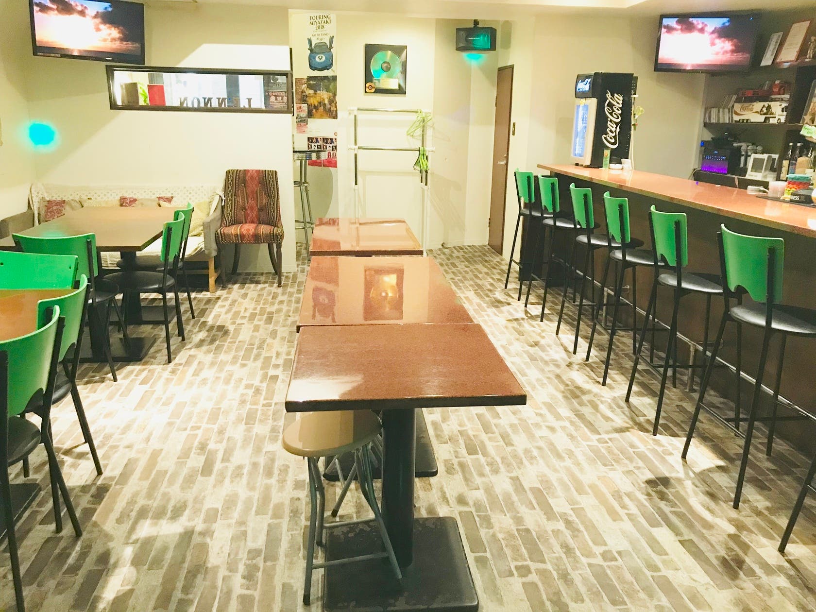 スペース奥にフラットなステージ付き！発表会、誕生日会、パーティー、会議利用などに！の写真5