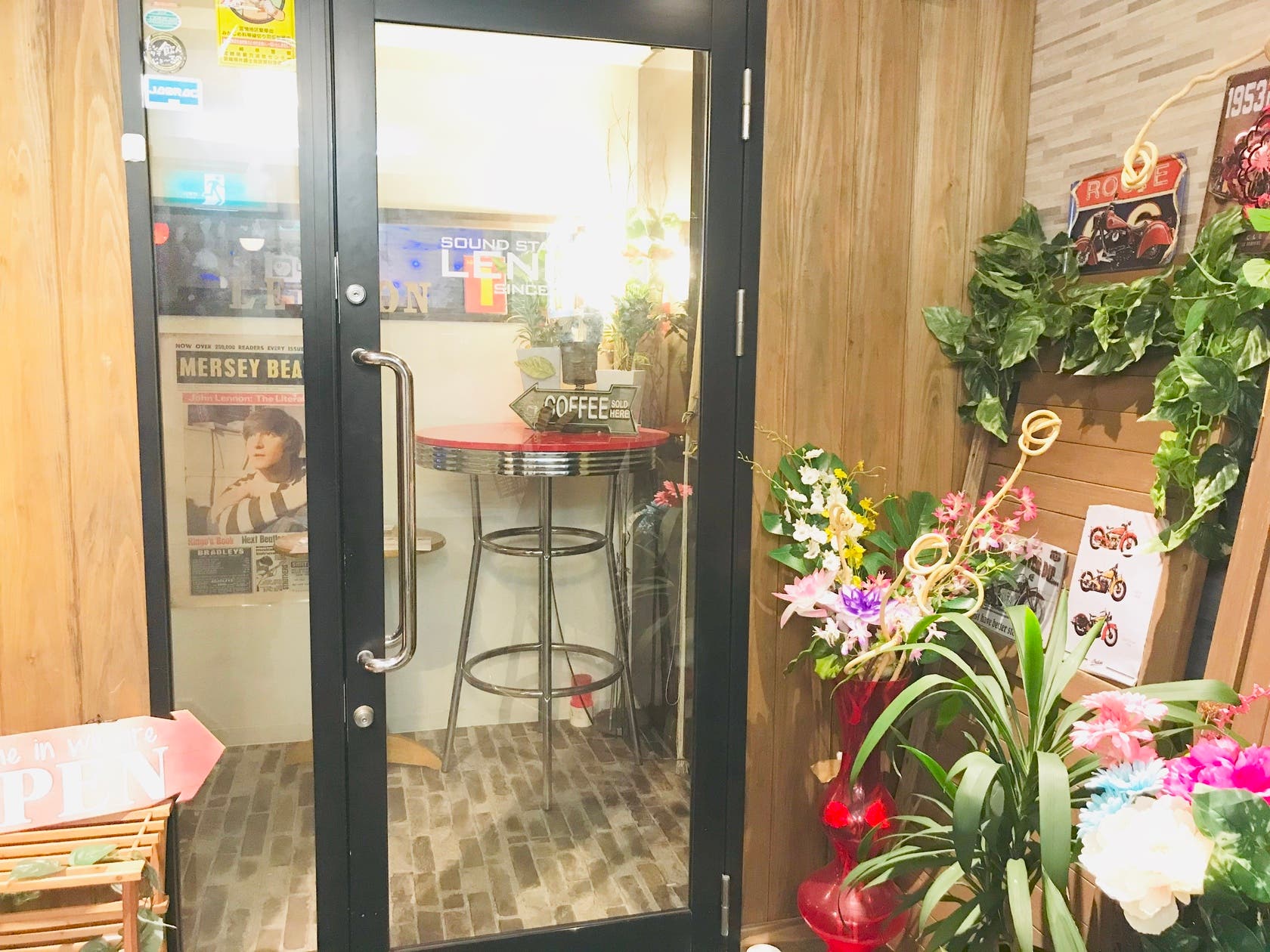 スペース奥にフラットなステージ付き！発表会、誕生日会、パーティー、会議利用などに！の写真6