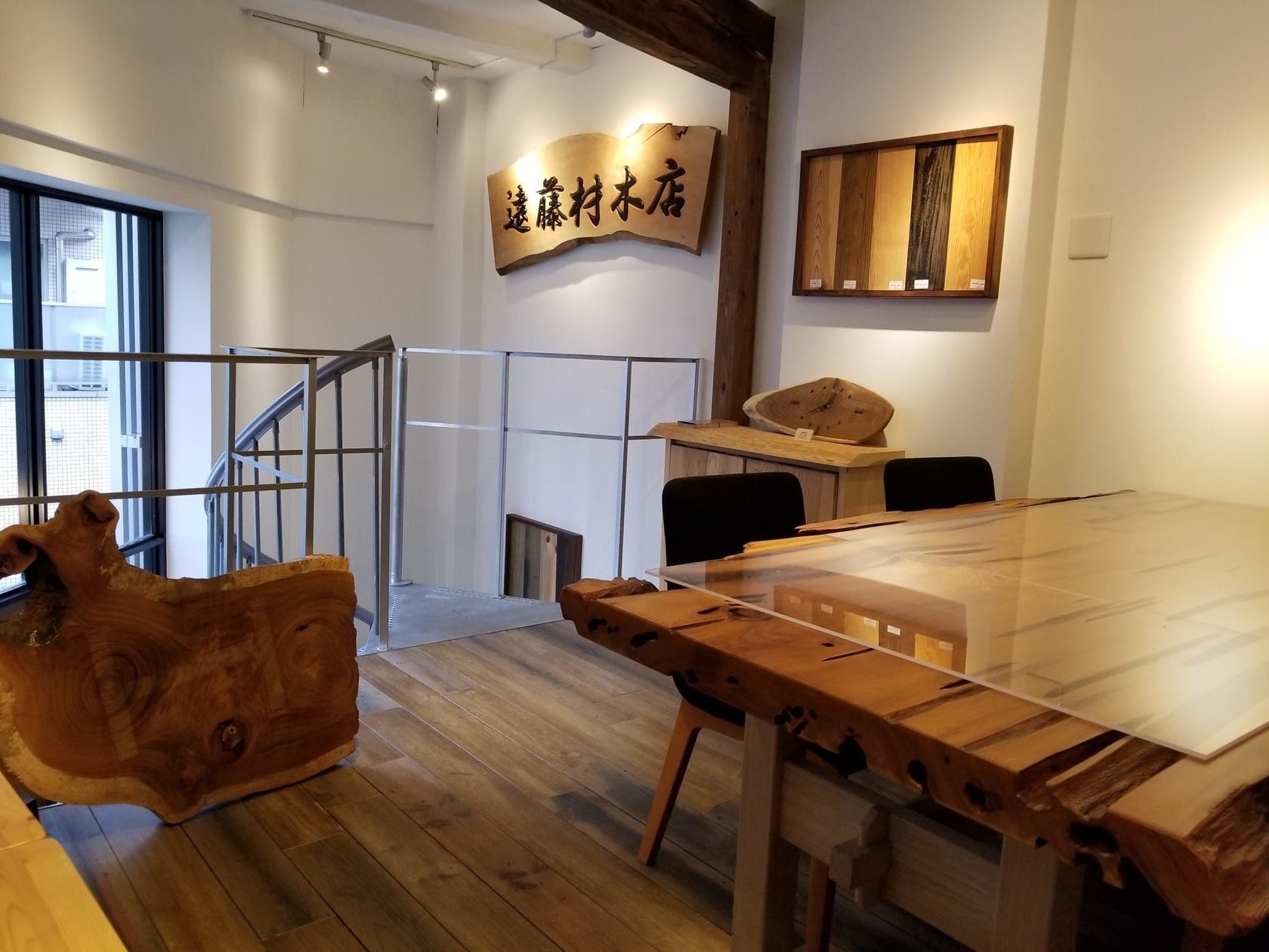 【新宿御苑すぐ】材木店ショールーム／撮影／試飲会／教室や1日サロンにも！/屋久杉テーブル/無垢杉板カウンターキッチンの写真13