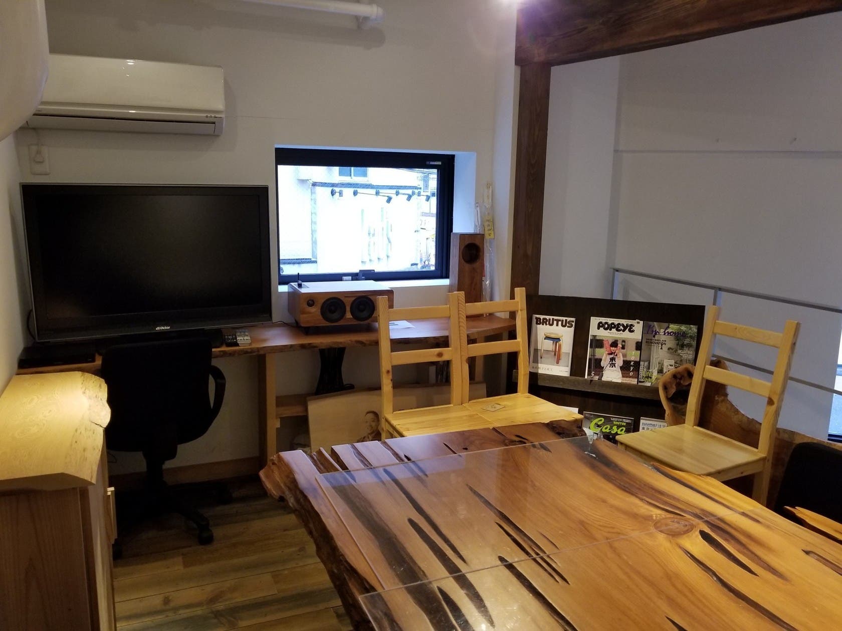 【新宿御苑すぐ】材木店ショールーム／撮影／試飲会／教室や1日サロンにも！/屋久杉テーブル/無垢杉板カウンターキッチンの写真15