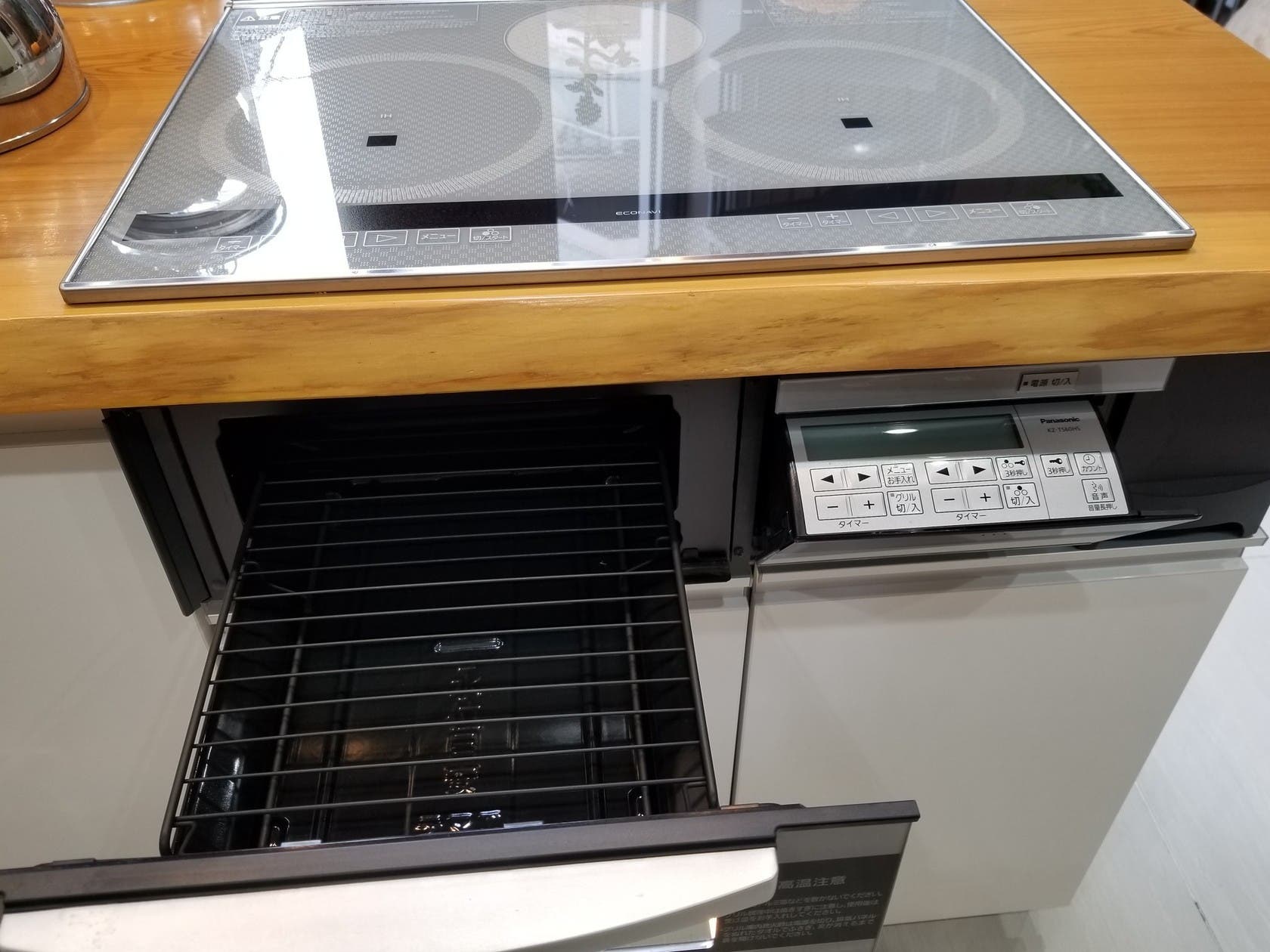 【新宿御苑すぐ】材木店ショールーム／撮影／試飲会／教室や1日サロンにも！/屋久杉テーブル/無垢杉板カウンターキッチンの写真18