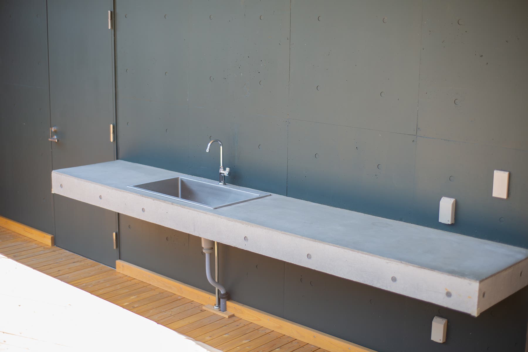 ウッドデッキの屋上空間で気分爽快！ロケ撮影・趣味の写真撮影・屋外会議に最適！ママ会・女子会・婚活にも！の写真6