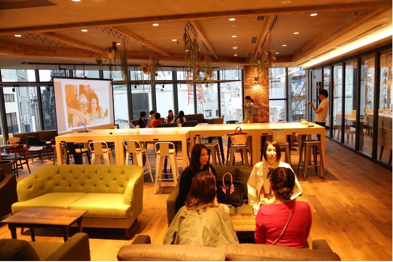 【渋谷駅5分】交流会/トークイベント/パーティー等OK!結婚式場を使用したシェアオフィスのラウンジスペース✨の写真5