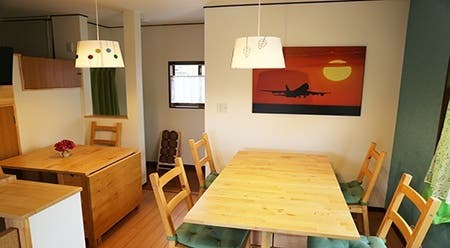 外階段で出入りができるキッチンもある2階のスペースです。
