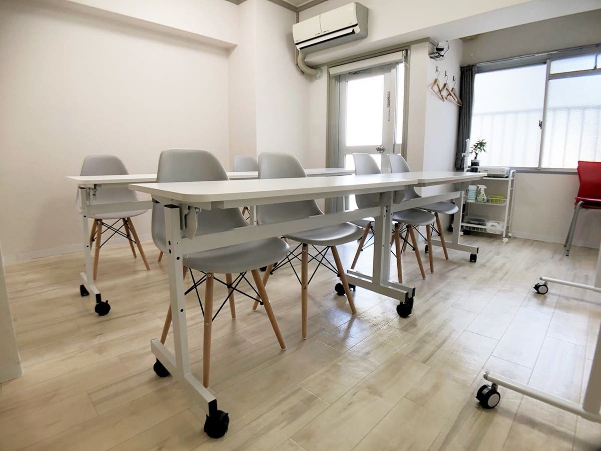 ⭐️新大阪駅２分！アパホテル前で迷わない⭐️【無料】高速Wi-Fi＆大画面モニター＆プロジェクター●12名●アサンブレ新大阪の写真10