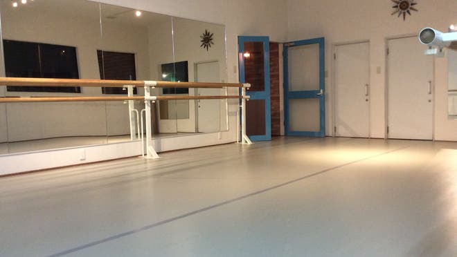 おしゃれで綺麗なスタジオ!ダンス練習、撮影、ママ会、会議利用などに!の写真1