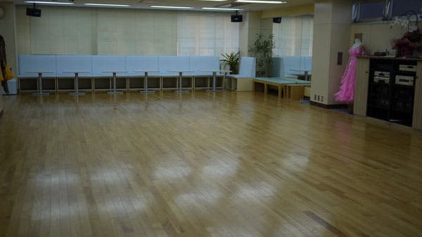 広々としたダンススタジオ!鏡有り!音楽も自由にかけられます!ダンスレッスン会場として!の写真1