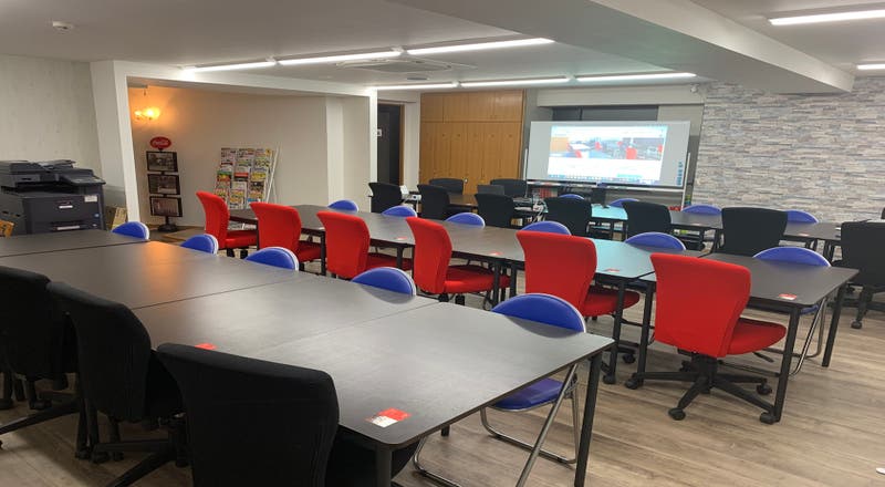 【八王子駅徒歩10分】会議や勉強会・セミナーに最適！レンタルスペースWakU2■WiFi/プロジェクター/ホワイトボード完備■