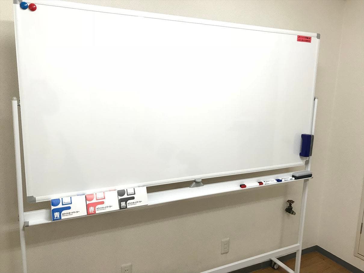 【新橋駅から徒歩30秒！】無料Wi-Fi・40インチモニター完備の8人ゆったりの会議室【シンバー・ファイブ】の写真6