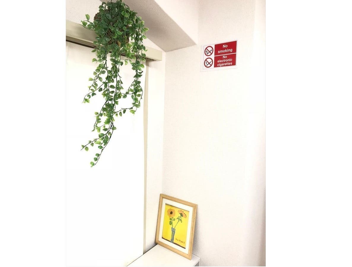 【新橋駅から徒歩30秒！】無料Wi-Fi・40インチモニター完備の8人ゆったりの会議室【シンバー・ファイブ】の写真10