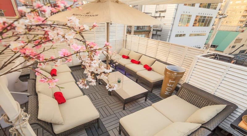 ＜屋上テラス＆店内スペース＞六本木の街並み一望出来るロケーション！BBQ・女子会・花見（夜桜）・会議利用などに！