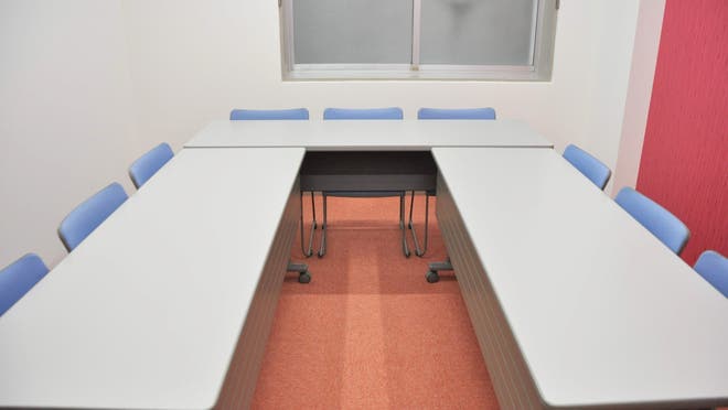 【八王子】アクセントカラーがかわいいポップな貸会議室(小会議室C/9名)の写真2