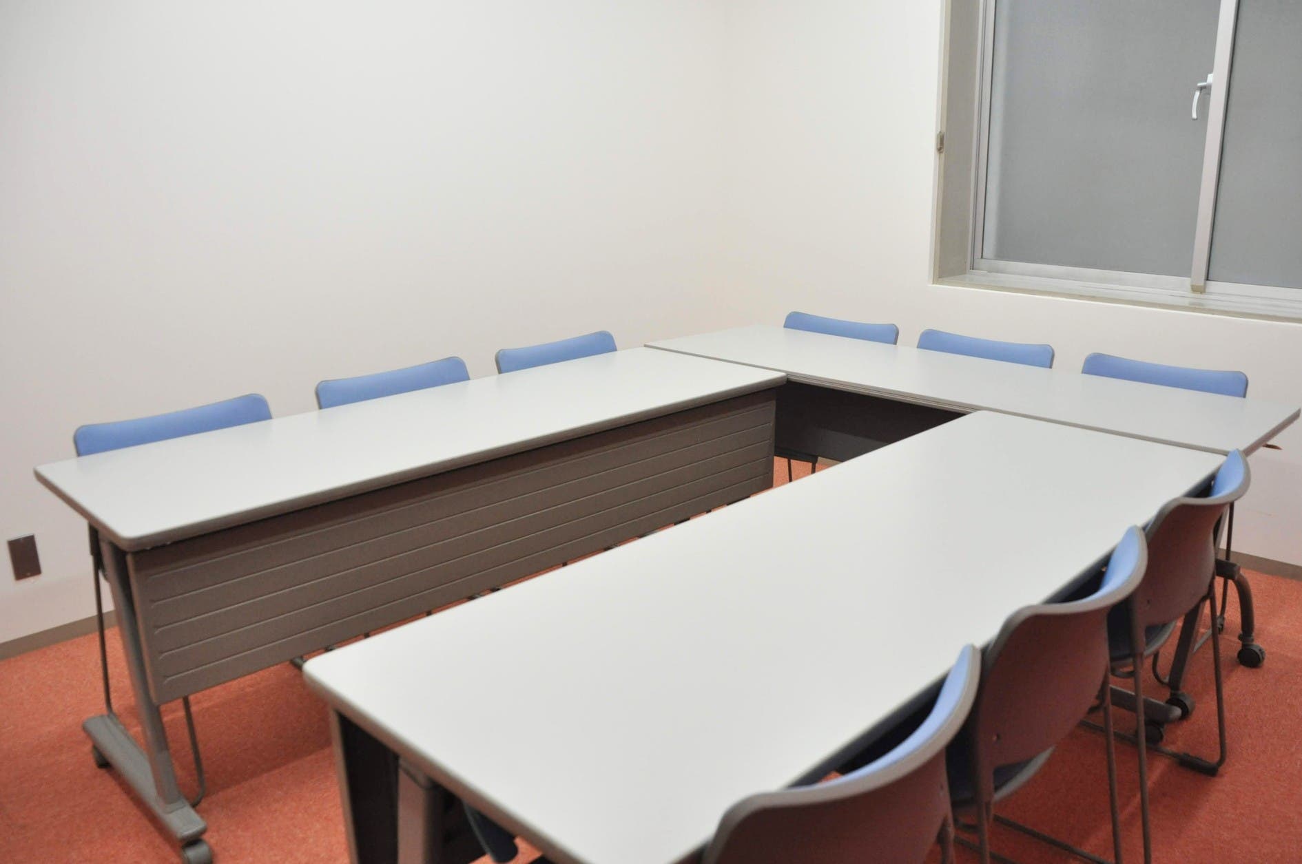 【八王子】アクセントカラーがかわいいポップな貸会議室(小会議室C／9名)の写真3