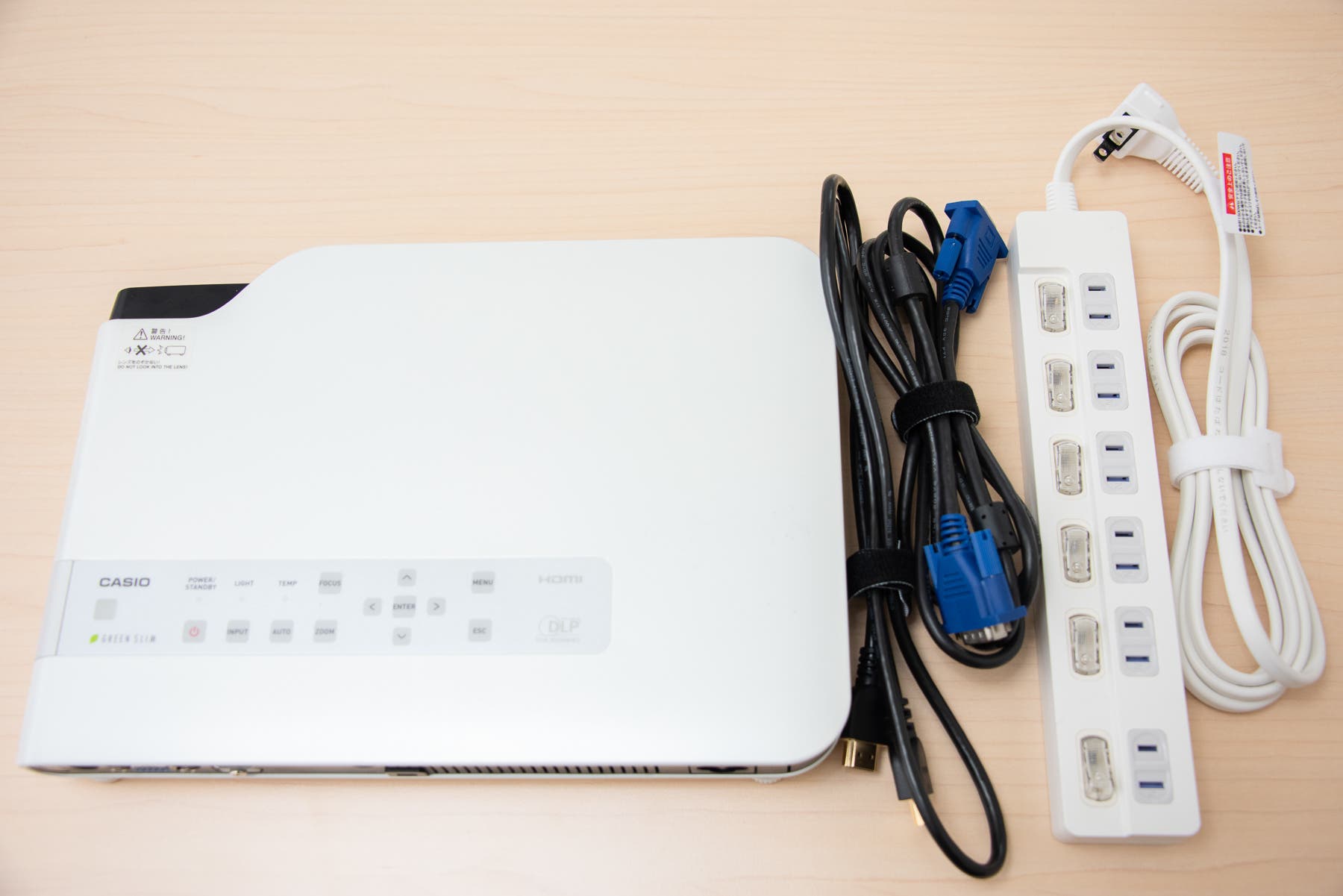 ★横浜駅2分!!★3時間・6時間以上で割引★高速Wi-Fi！24時間営業！落ち着いた完全個室！折り畳み机でレイアト自由！の写真8