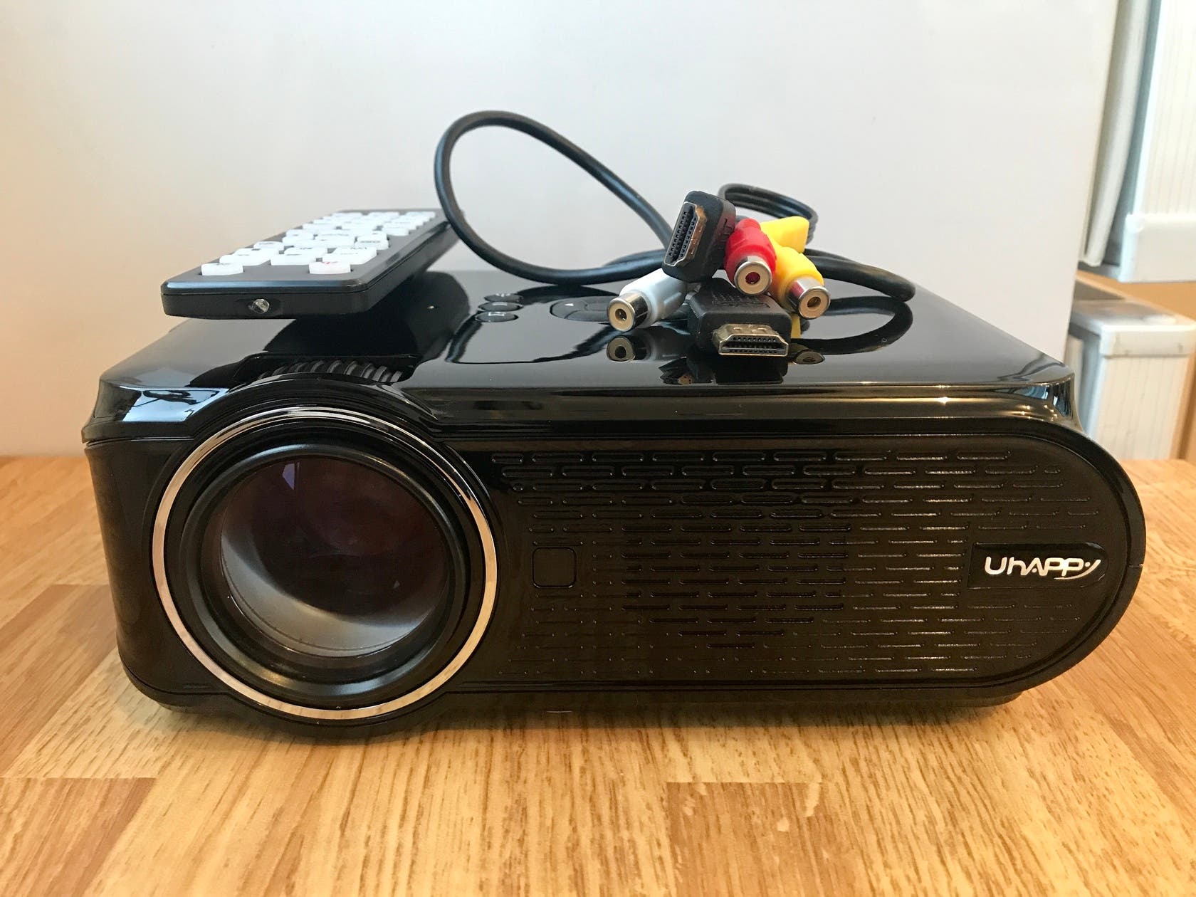 プロジェクター（HDMIケーブル付）の画像1