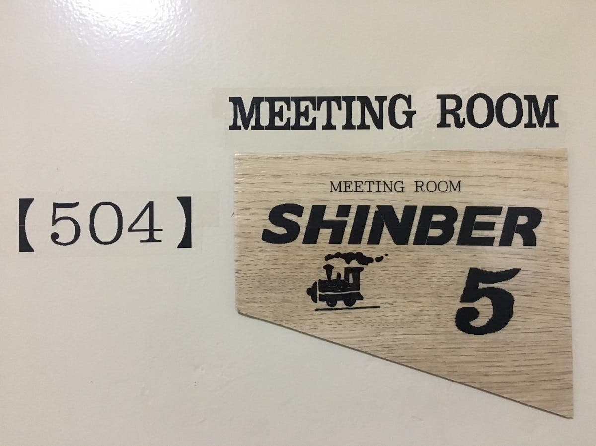 【新橋駅から徒歩30秒！】無料Wi-Fi・40インチモニター完備の8人ゆったりの会議室【シンバー・ファイブ】の写真12