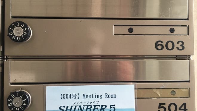 【新橋駅から徒歩30秒!】無料Wi-Fi・40インチモニター完備の8人ゆったりの会議室【シンバー・ファイブ】の写真13