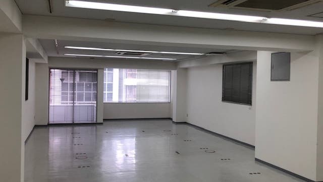 白を基調にした明るいスペースの写真3