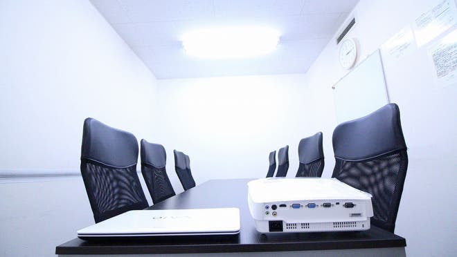 【東京駅・日本橋駅2分】完全個室!PC・プロジェクター・プリンター・コピー機・WiFi全て無料!ふれあい貸し会議室 八重洲No1の写真1