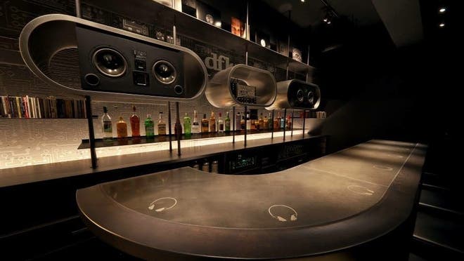 音響と内装デザインにこだわった大阪梅田のテクノ音楽バーです。の写真1