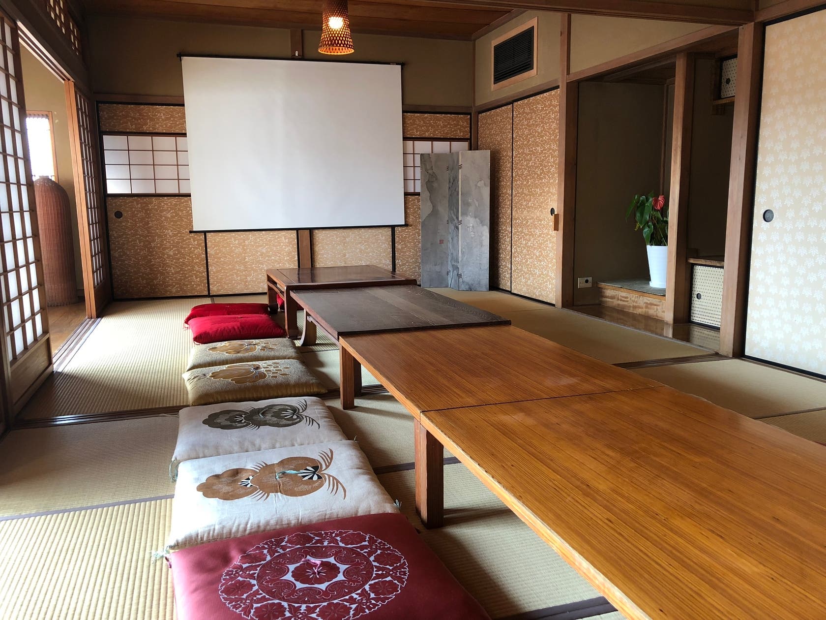 緑を眺める畳の貸スペース：和室八畳二間・海まで徒歩10分の写真7