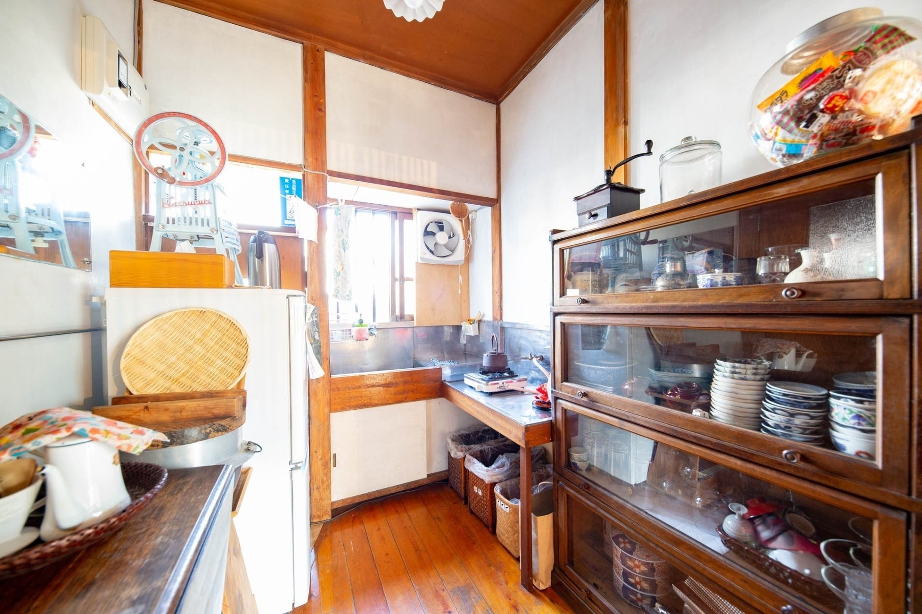 紅葉・こたつ・自然光・ちゃぶ台・浴衣・レンタル着付・自然光・懇親会・生配信・火鉢・ポートレイト・古時計の写真6