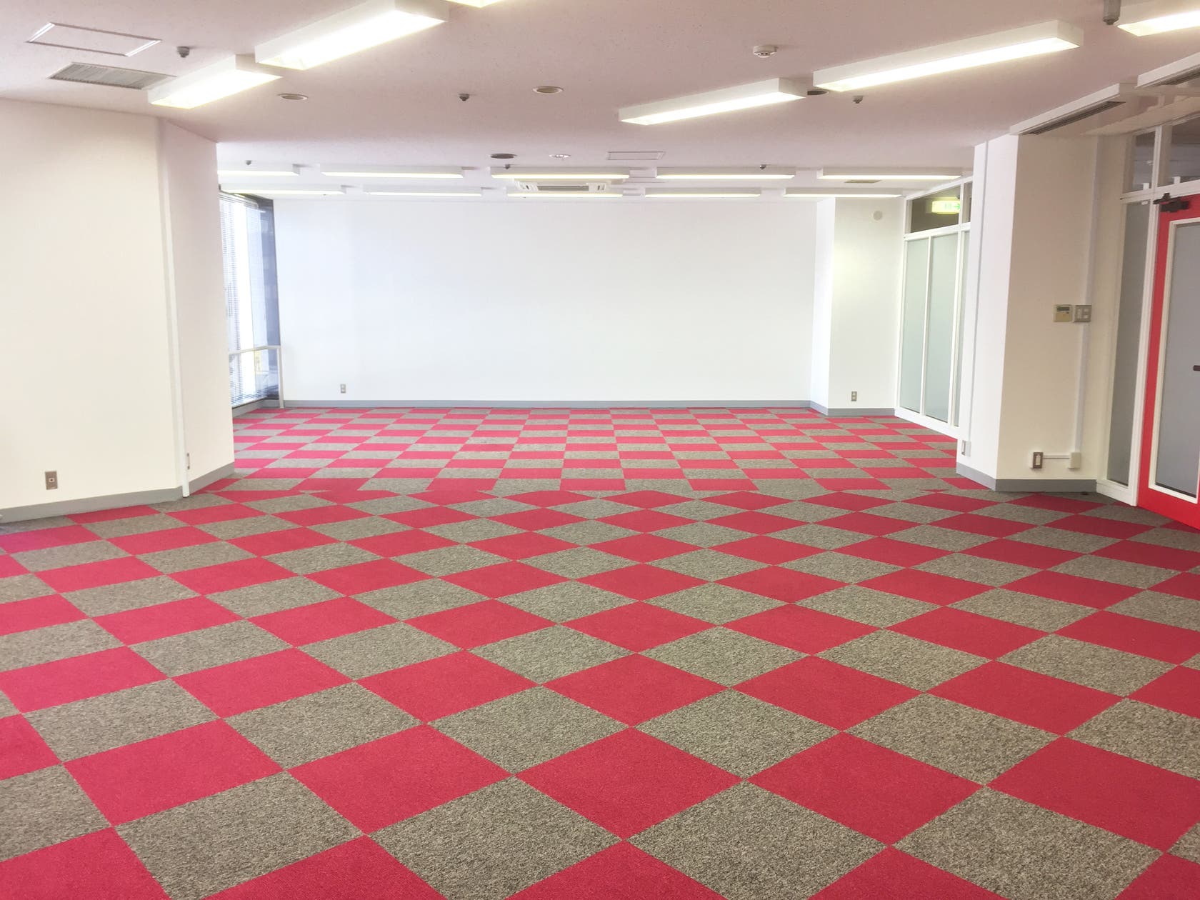 【町田駅直結！5F会議室】自然光で明るく☆広々スペース！会議・セミナー・オフ会・スクール利用に♪の写真2