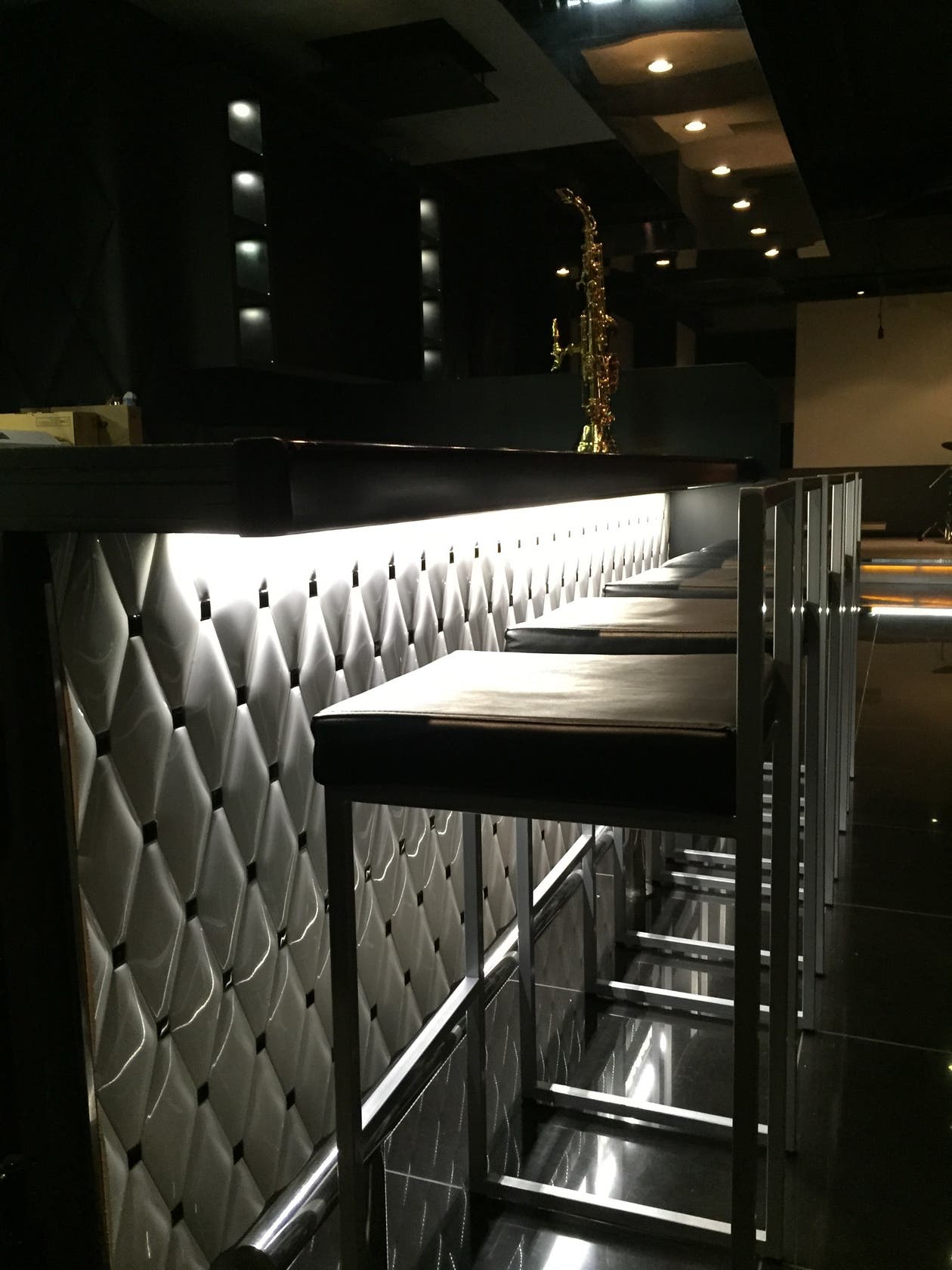 【赤坂のど真ん中】グランドピアノ,ドラム,プロジェクター等の設備充実！お洒落なLIVE BARなのでロケや撮影にも最適！の写真5