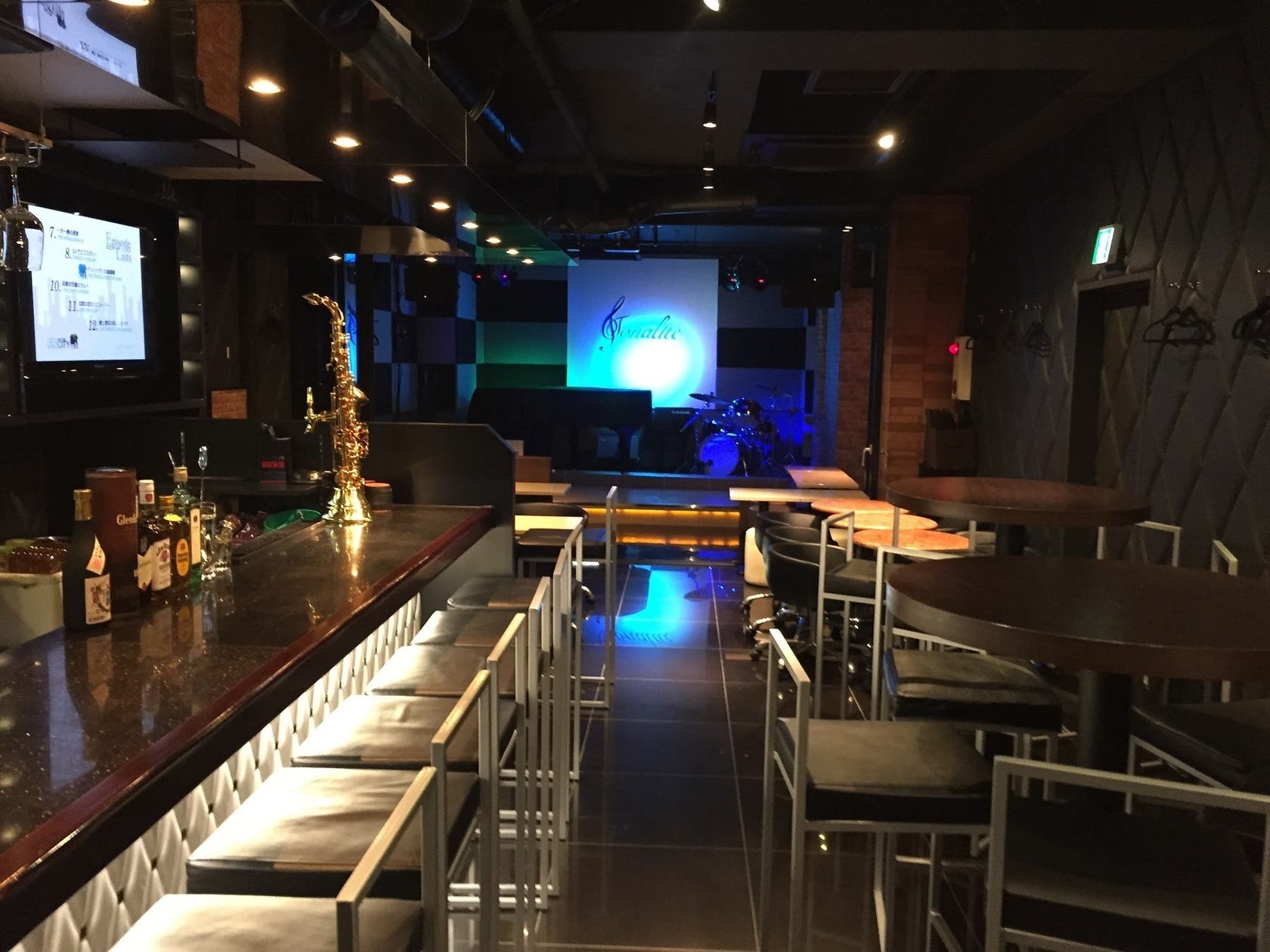 【赤坂のど真ん中】グランドピアノ,ドラム,プロジェクター等の設備充実！お洒落なLIVE BARなのでロケや撮影にも最適！の写真8