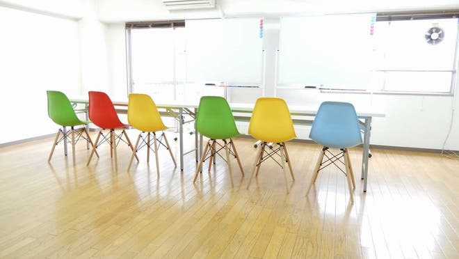 <カラフルスペース🌈>【室内動画あり】高評価⭐️応援特価⭐️明るく(南向大窓)広く快適に⭐️気楽自由に⭐️大型鏡・整体ベッドの写真1