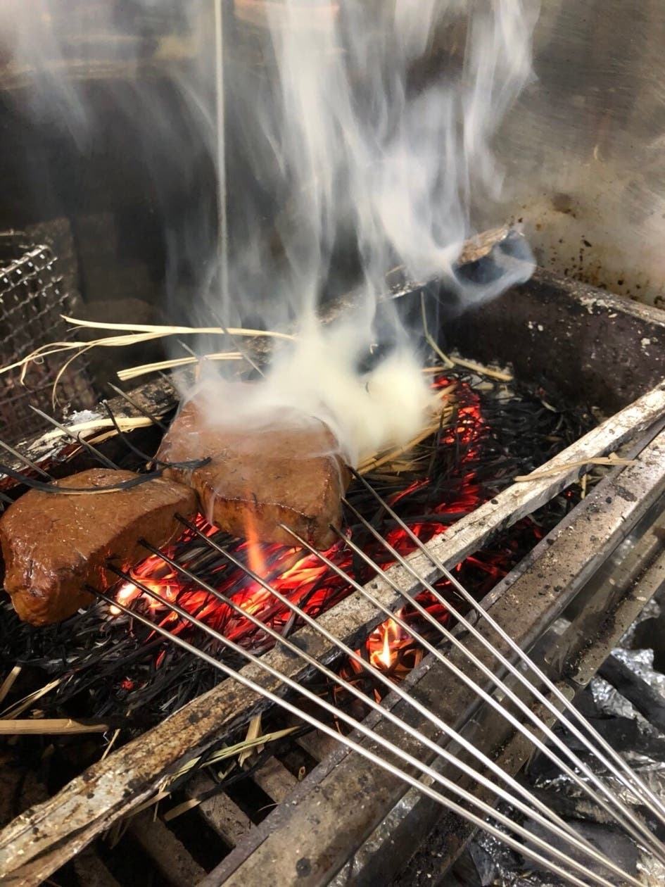 キッズルーム・キッチン付きカフェスペース。駐車場たっぷり完備。タバコルーム完備。お皿も無料でご用意しております。の写真5