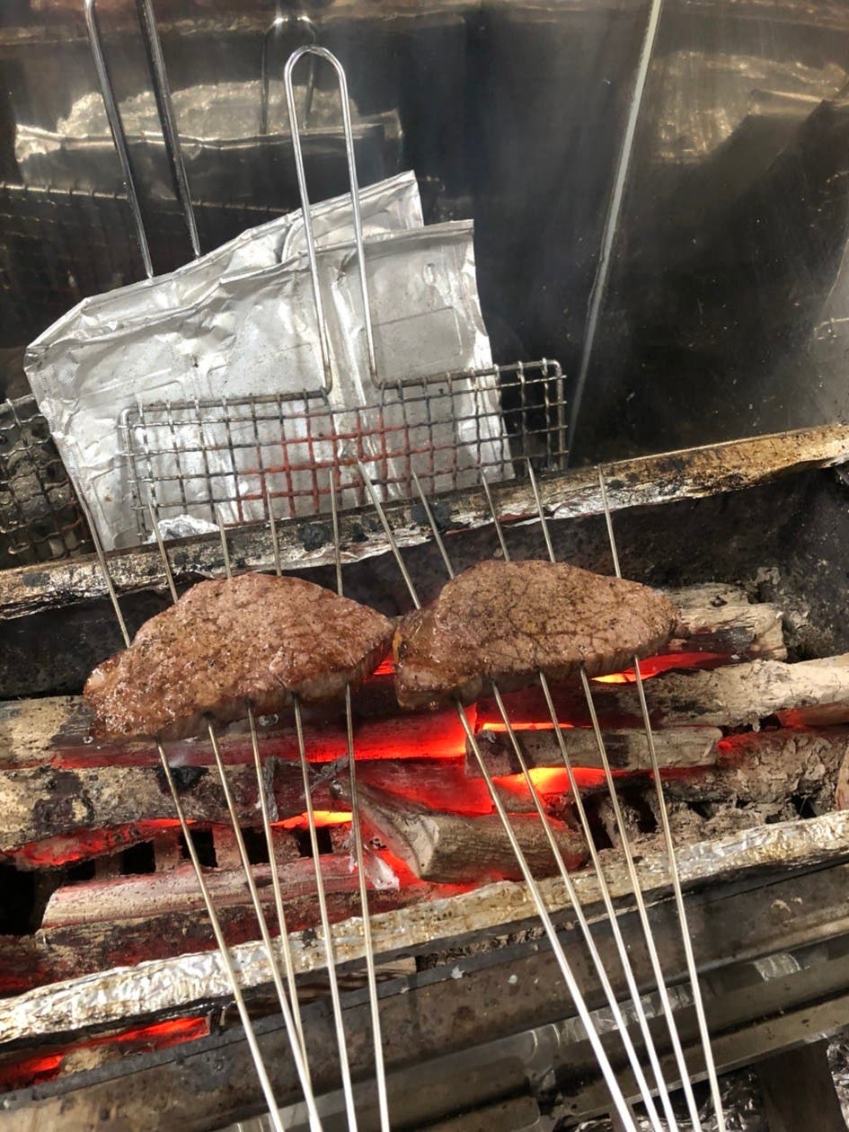 キッズルーム・キッチン付きカフェスペース。駐車場たっぷり完備。タバコルーム完備。お皿も無料でご用意しております。の写真8