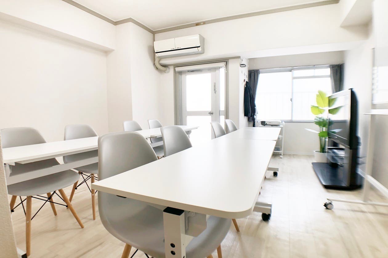 ⭐️新大阪駅２分！アパホテル前で迷わない⭐️【無料】高速Wi-Fi＆大画面モニター＆プロジェクター●12名●アサンブレ新大阪の写真7