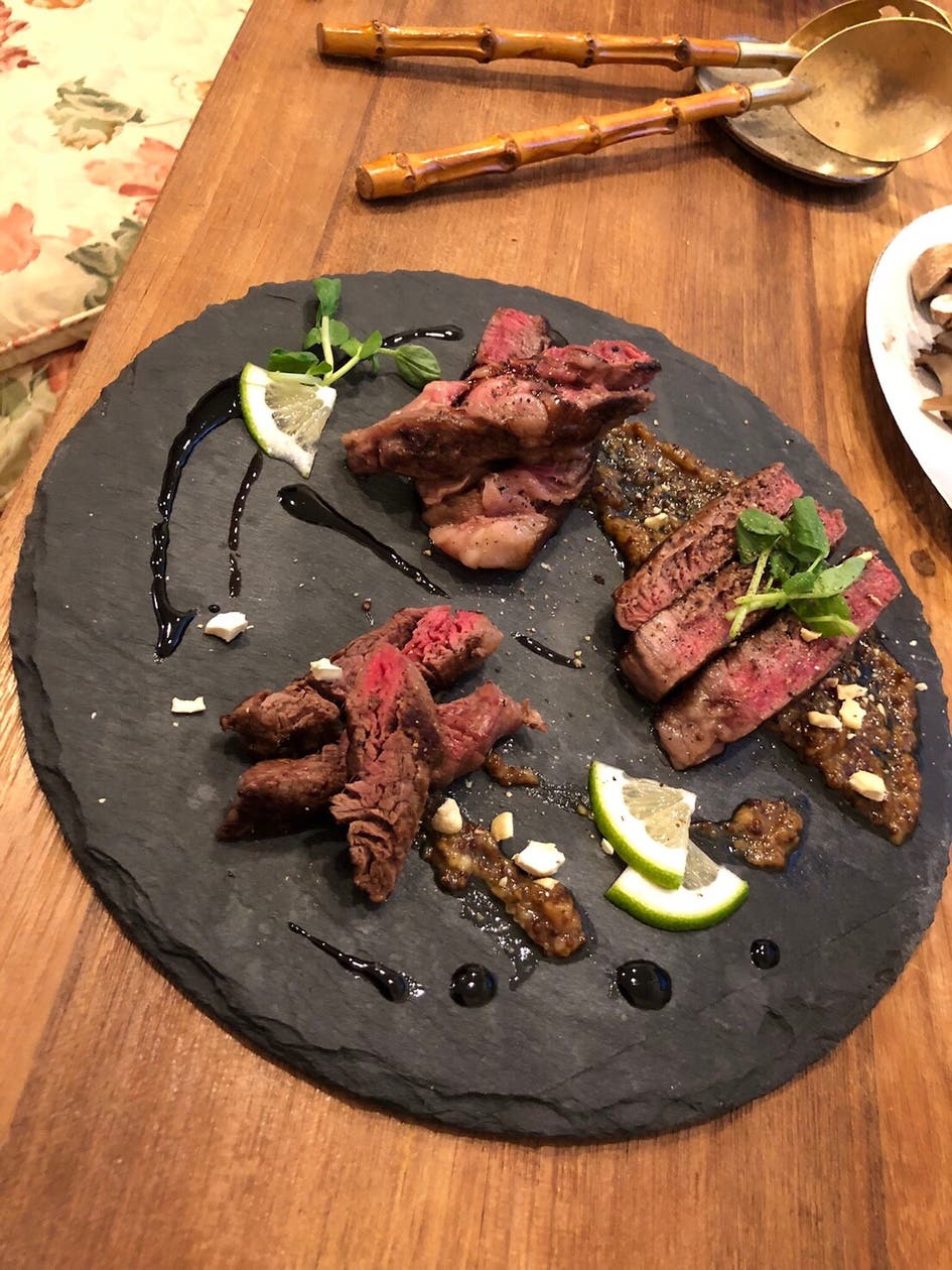 キッズルーム・キッチン付きカフェスペース。駐車場たっぷり完備。タバコルーム完備。お皿も無料でご用意しております。の写真4