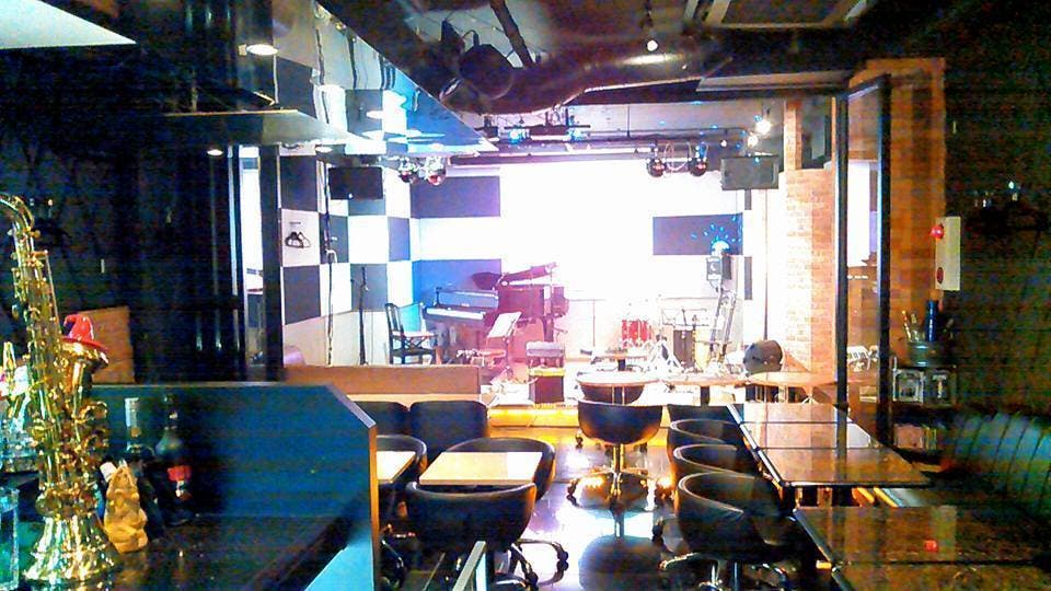 【赤坂のど真ん中】グランドピアノ,ドラム,プロジェクター等の設備充実！お洒落なLIVE BARなのでロケや撮影にも最適！の写真7