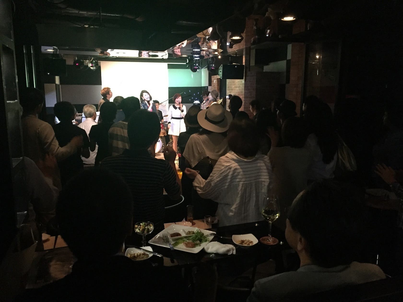 【赤坂のど真ん中】グランドピアノ,ドラム,プロジェクター等の設備充実！お洒落なLIVE BARなのでロケや撮影にも最適！の写真13