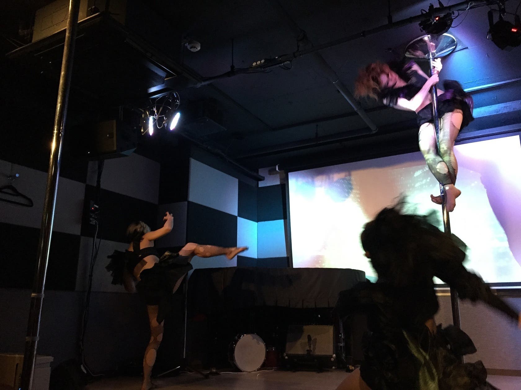 【赤坂のど真ん中】グランドピアノ,ドラム,プロジェクター等の設備充実！お洒落なLIVE BARなのでロケや撮影にも最適！の写真11