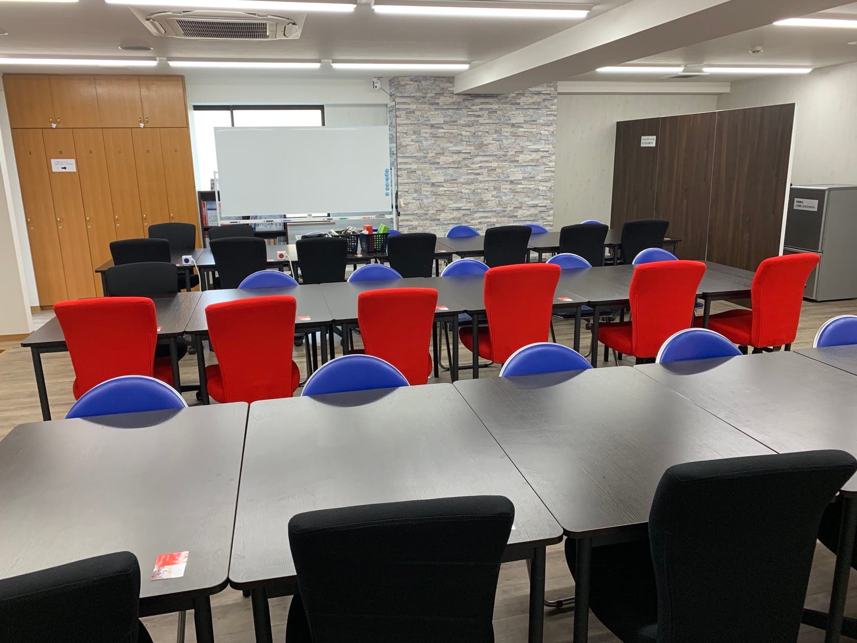 【八王子駅徒歩10分】会議や勉強会・セミナーに最適！レンタルスペースWakU2■WiFi/プロジェクター/ホワイトボード完備■の写真4