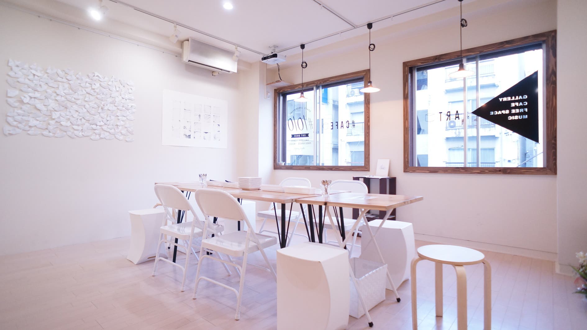 駅から徒歩２分の好立地、都心の喧騒から少し離れたカフェプロデュースの多目的ギャラリーの写真4