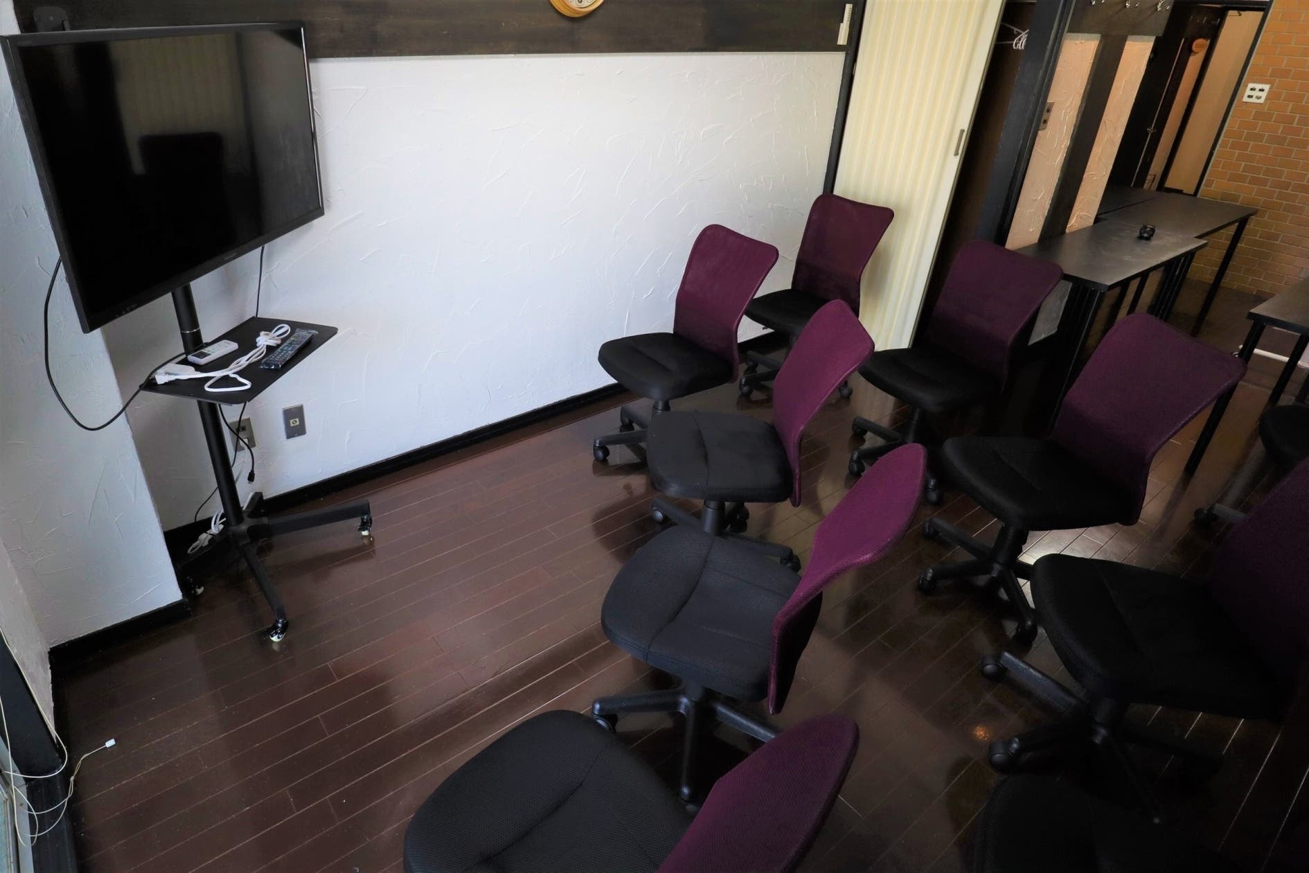 ◆天神駅から徒歩5分◆気軽に使えるレンタルスペース。ミーティングや研修、ゲーム会などに！天神プリンスの写真2