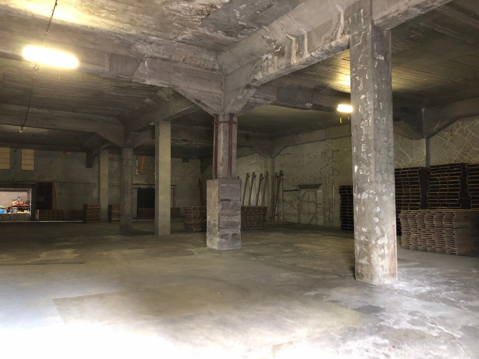 【函館】1927年建造のレトロな雰囲気のコンクリート倉庫群！撮影に最適！の写真7