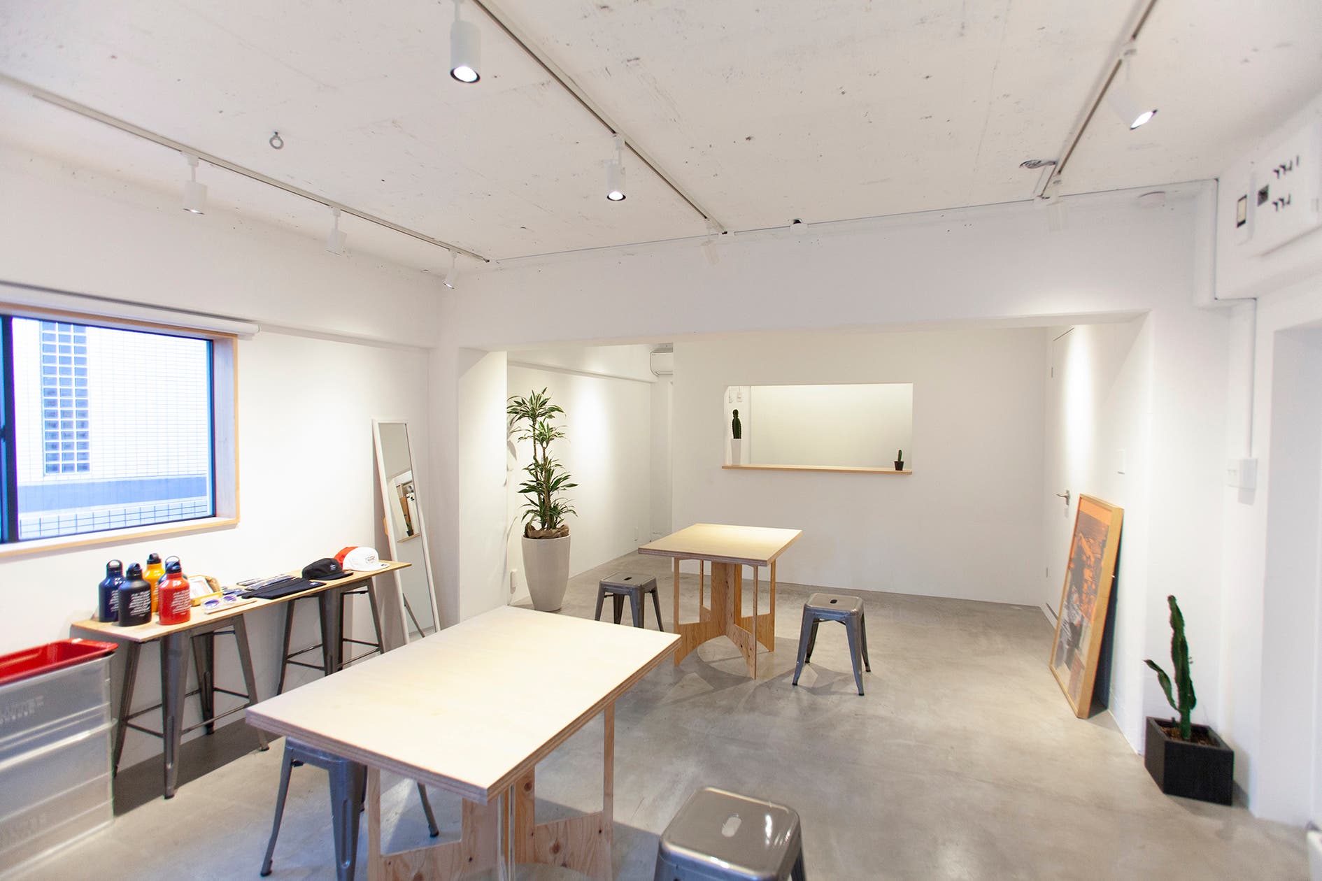 代々木公園近くのオープンスペース。撮影機材、WIFI完備。展示会やオフサイトミーティングなどに。の写真5