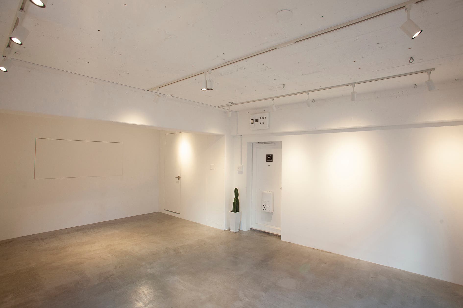 代々木公園近くのオープンスペース。撮影機材、WIFI完備。展示会やオフサイトミーティングなどに。の写真15