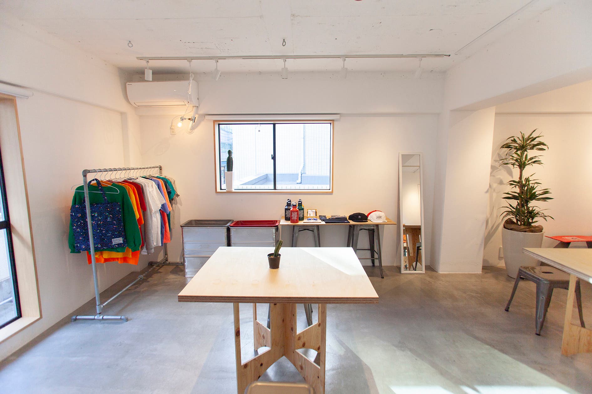 代々木公園近くのオープンスペース。撮影機材、WIFI完備。展示会やオフサイトミーティングなどに。の写真3