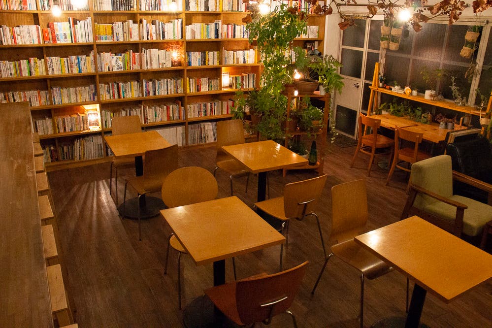 magari~カフェスタジオ~壁一面に本棚のある調理・飲食が可能な撮影スタジオの写真8