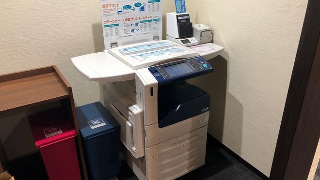 コワーキングスペース BIZcomfort京都四条烏丸の6名用会議室#完全個室の写真6