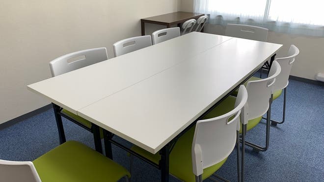 女性利用多数(日本橋駅・茅場町駅歩3分)各種教室、会議、商談、面接、研修、撮影、ボードゲーム、自習等に最適な個室スペースの写真4